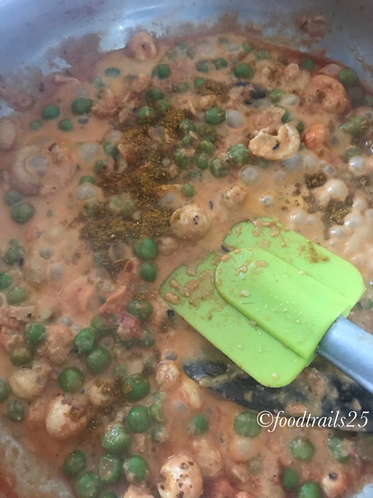 Makhane Matar aur Kaju Ki Subzi