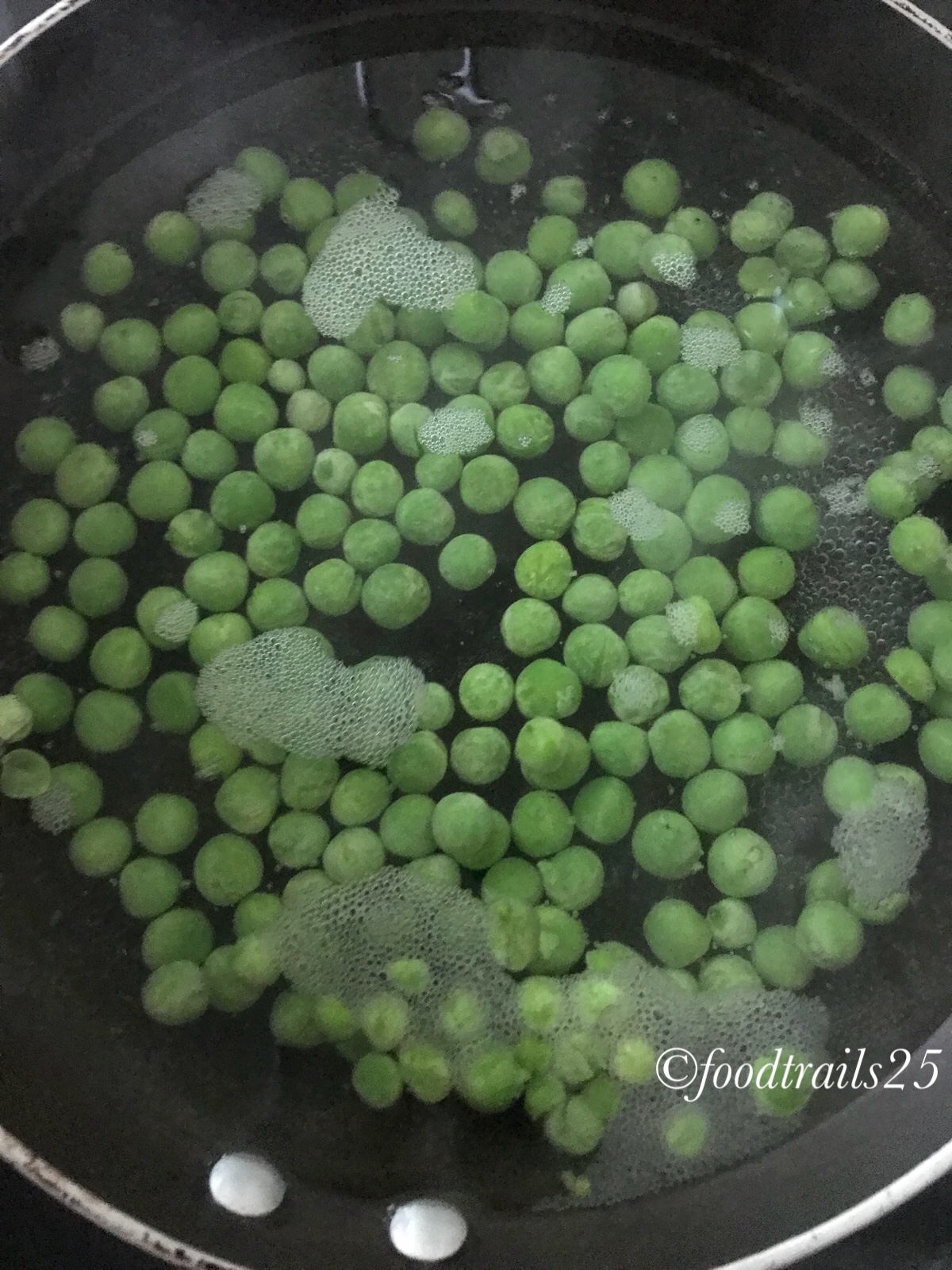 Makhane Matar aur Kaju Ki Subzi